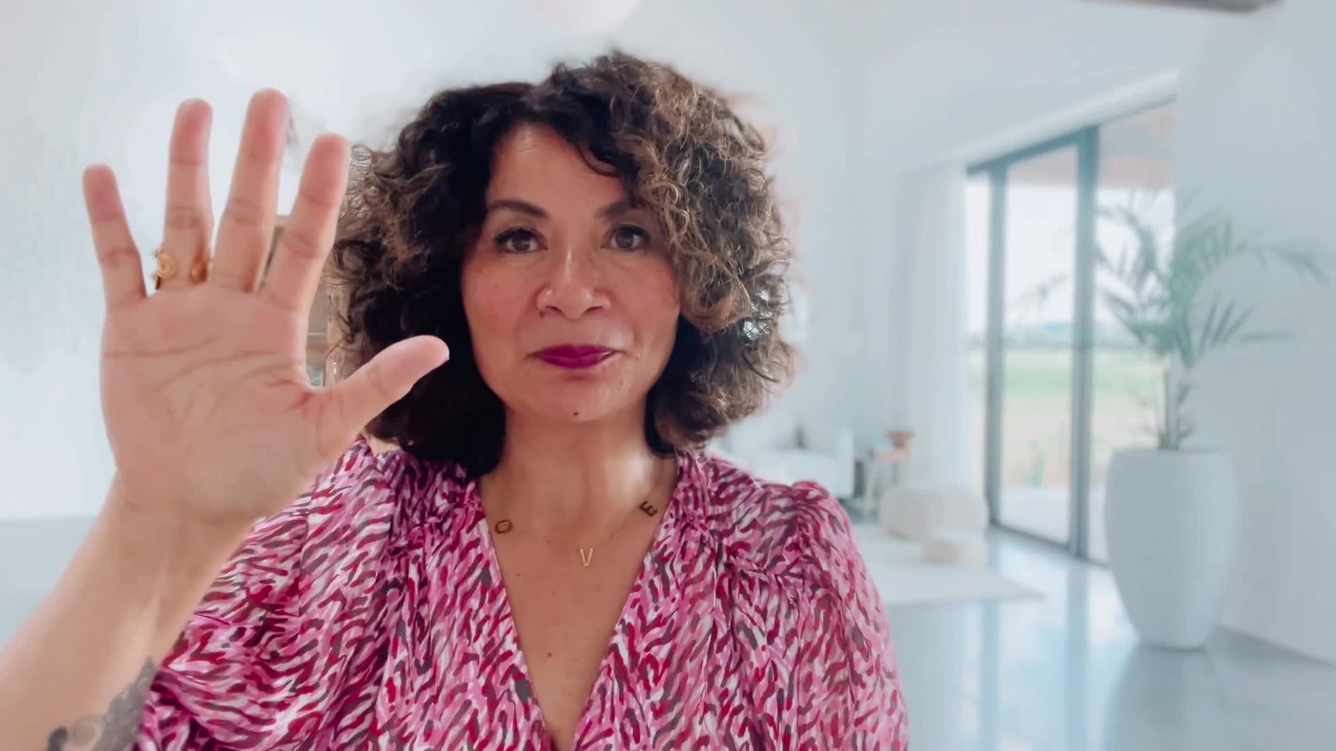 Simpele oefening om uit de freeze stand te komen en te ontspannen ...